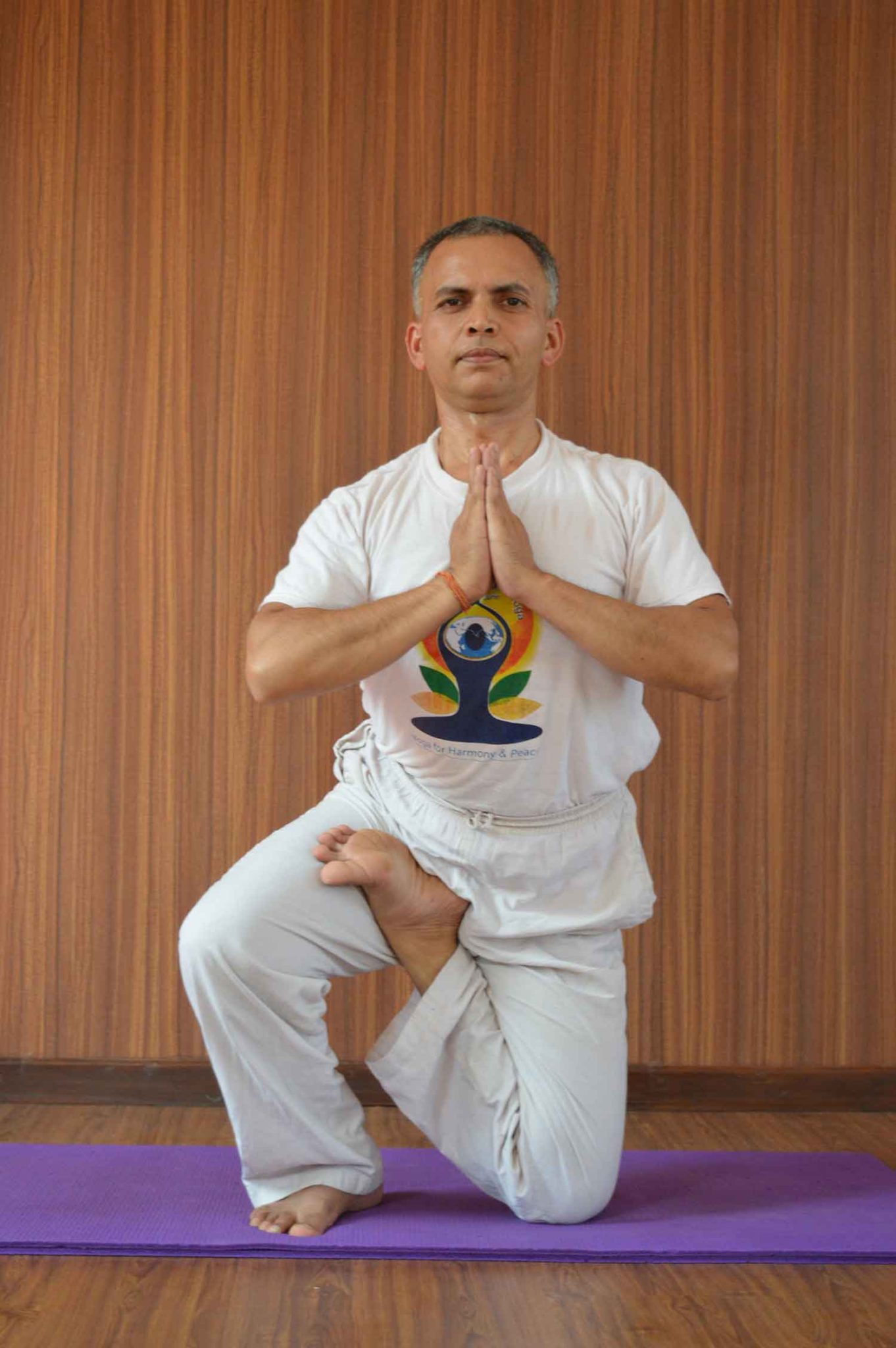 Vrikshasana | Tree Pose | Christmas Pose | Learn how to di it | Yoga ...