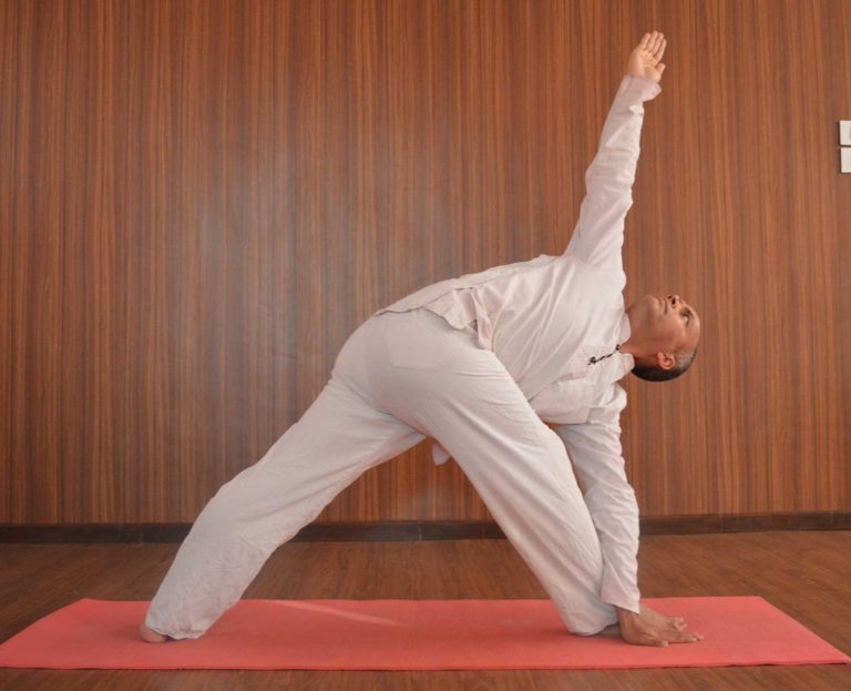 Trikonasana | Triangle Pose | How to do this Pose | Easy Begineers Pose