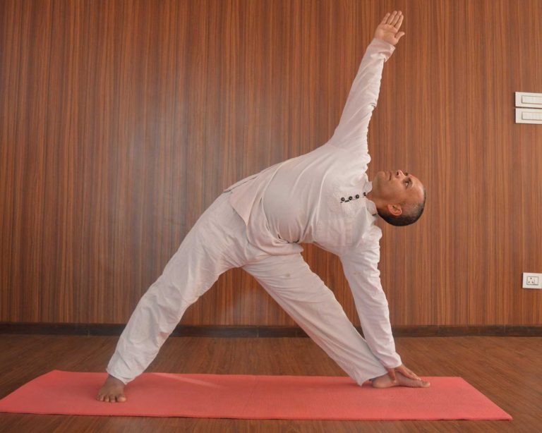 Trikonasana | Triangle Pose | How to do this Pose | Easy Begineers Pose